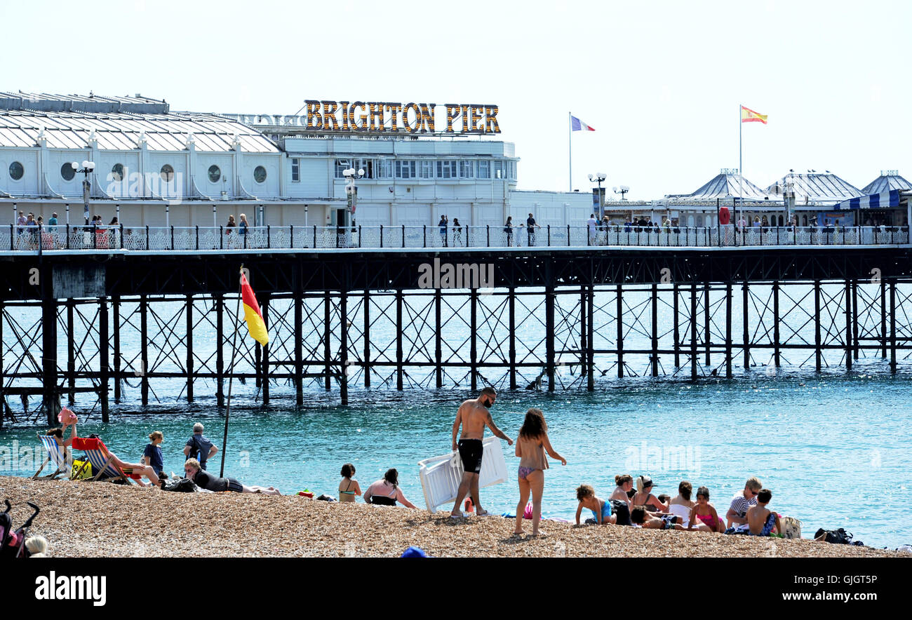 Brighton UK 16th August 2016 - People flock to Brighton beach as the ...