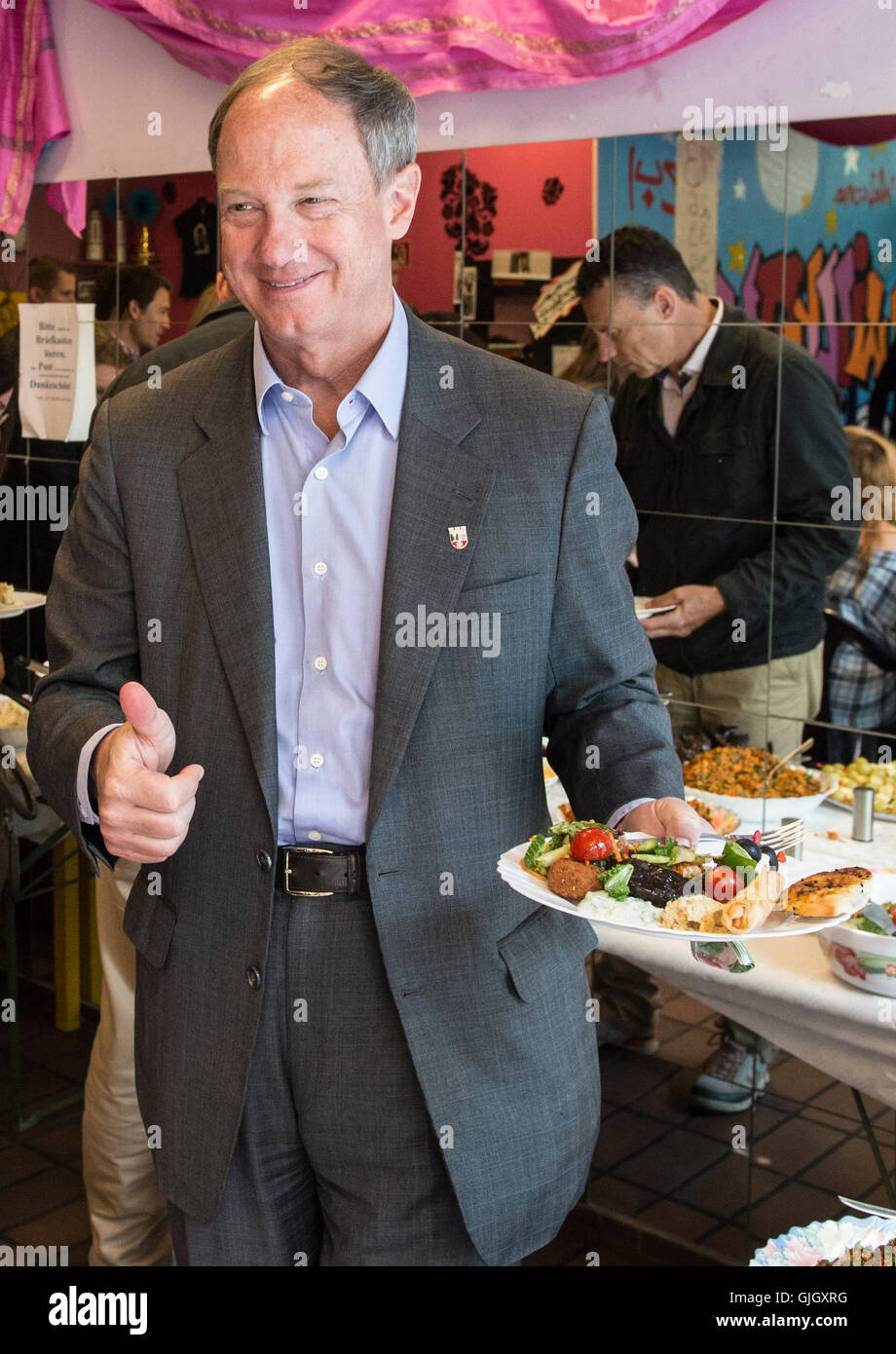 Berlin, Germany. 16th Aug, 2016. US ambassador John B. Emerson learning ...