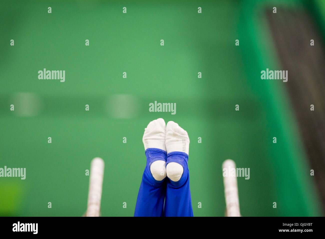 Horizontal bars gymnastics olympics hi-res stock photography and images ...