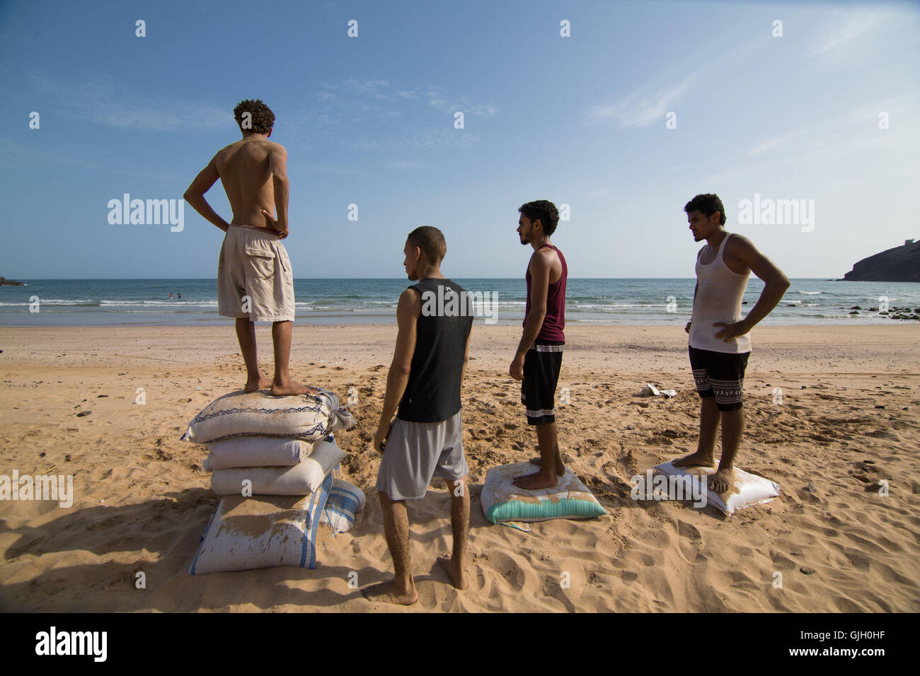 Aden, Yemen. 16th Aug, 2016. The Aden Freerun team practices parkour on ...