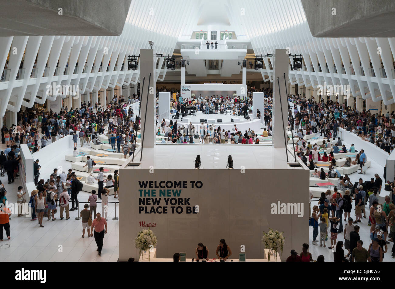 Grand opening shopping mall hi-res stock photography and images - Alamy