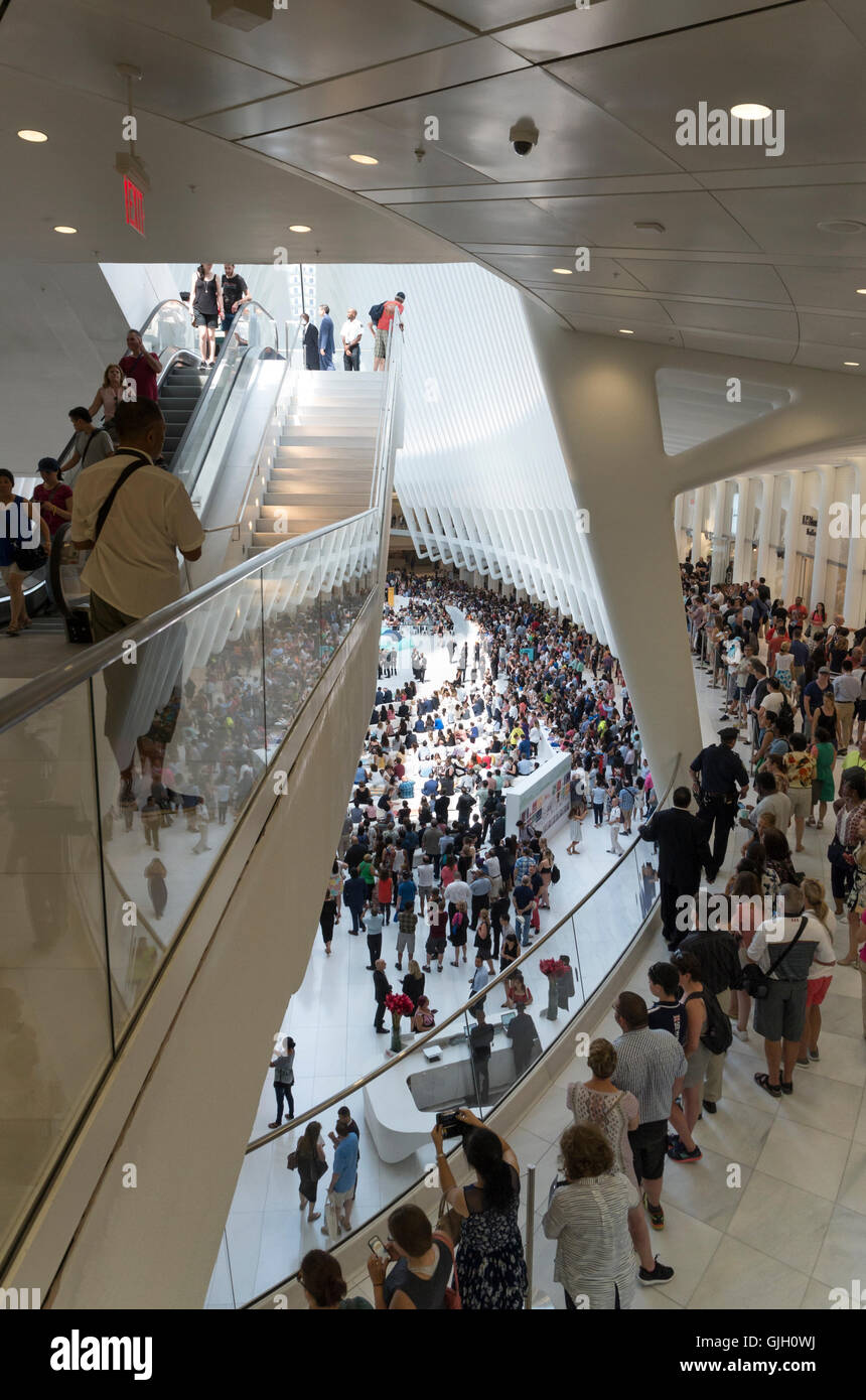 Grand opening shopping mall hi-res stock photography and images - Alamy