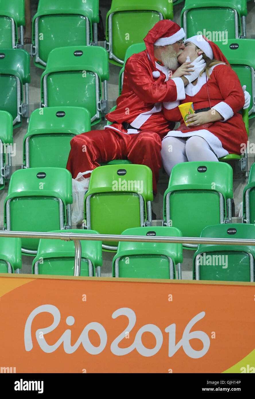 Rio de Janeiro, Brazil. 16th Aug, 2016. Spectators dressed with a Santa ...