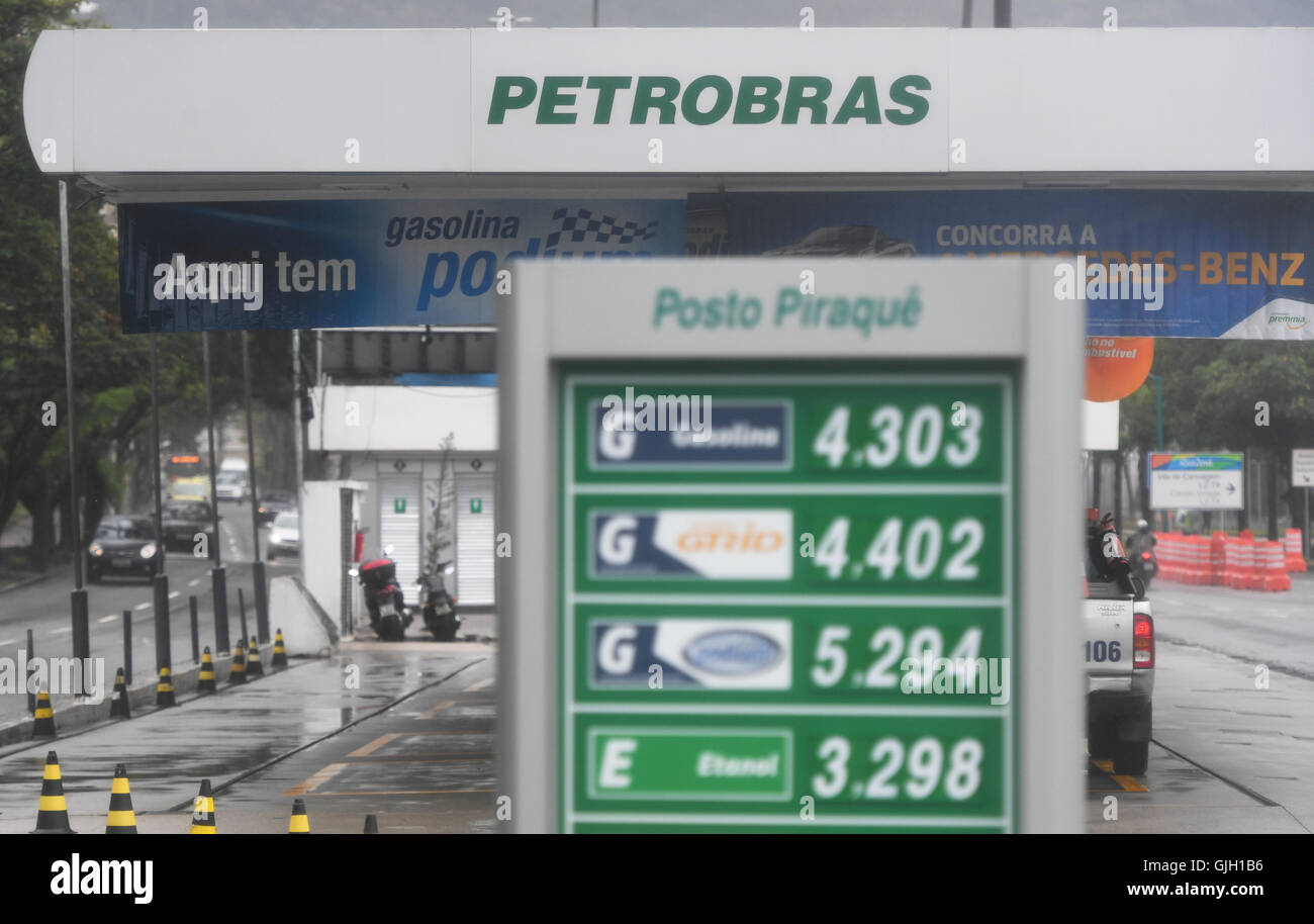 Rio de Janeiro, Brazil. 14th Aug, 2016. A petrol station of Petrobas is ...