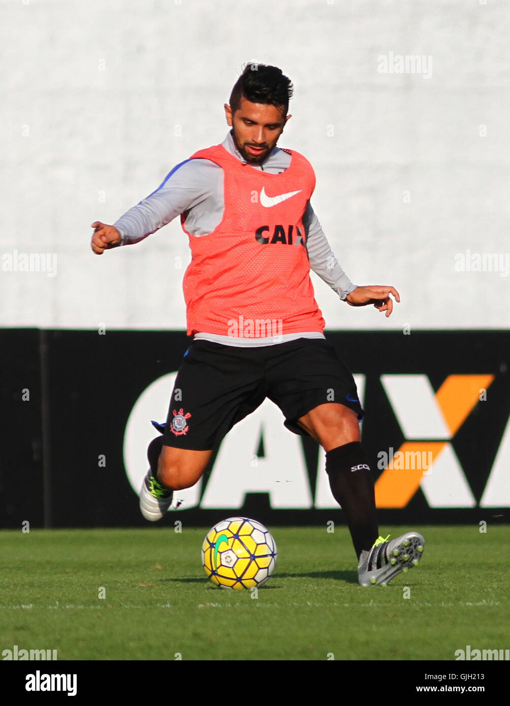 SÃO PAULO, SP - 16.08.2016: TREINO DO CORINTHIANS - William during ...