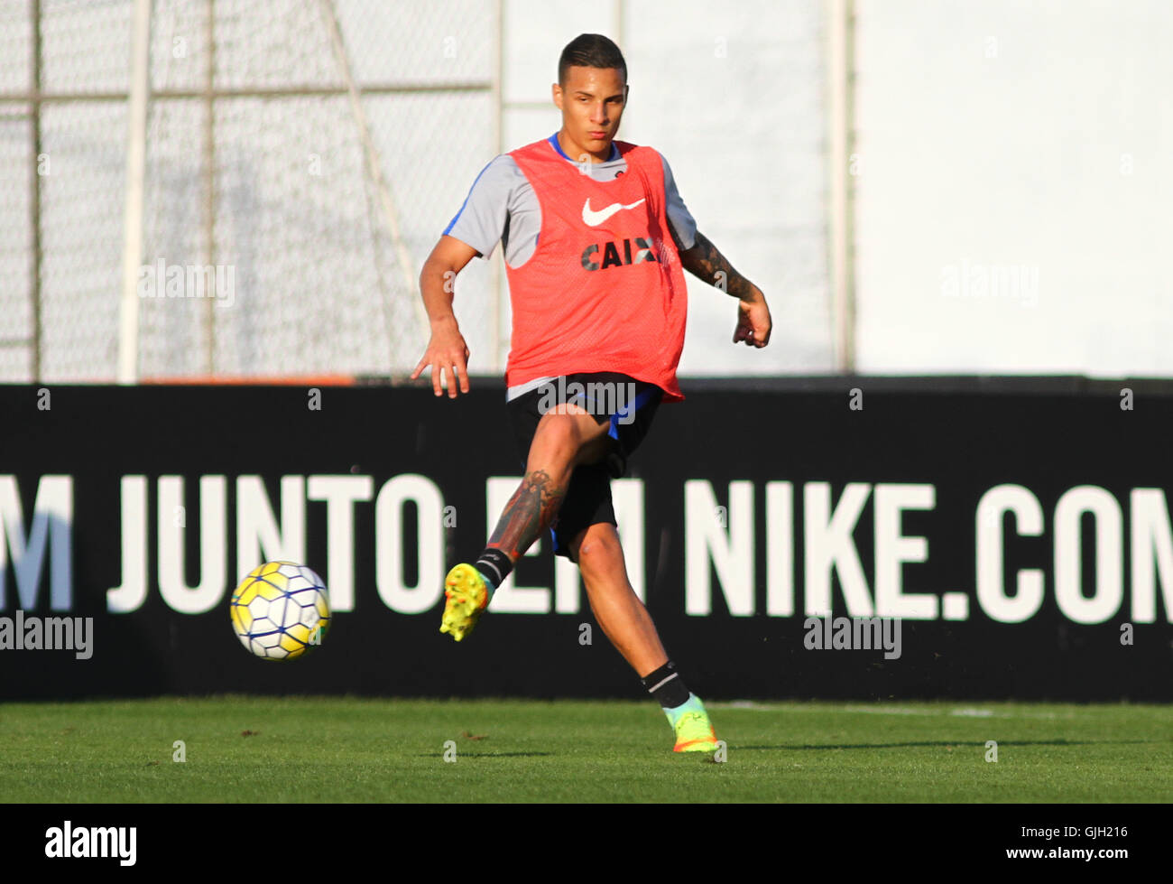 SÃO PAULO, SP - 16.08.2016: TREINO DO CORINTHIANS - William Arana ...