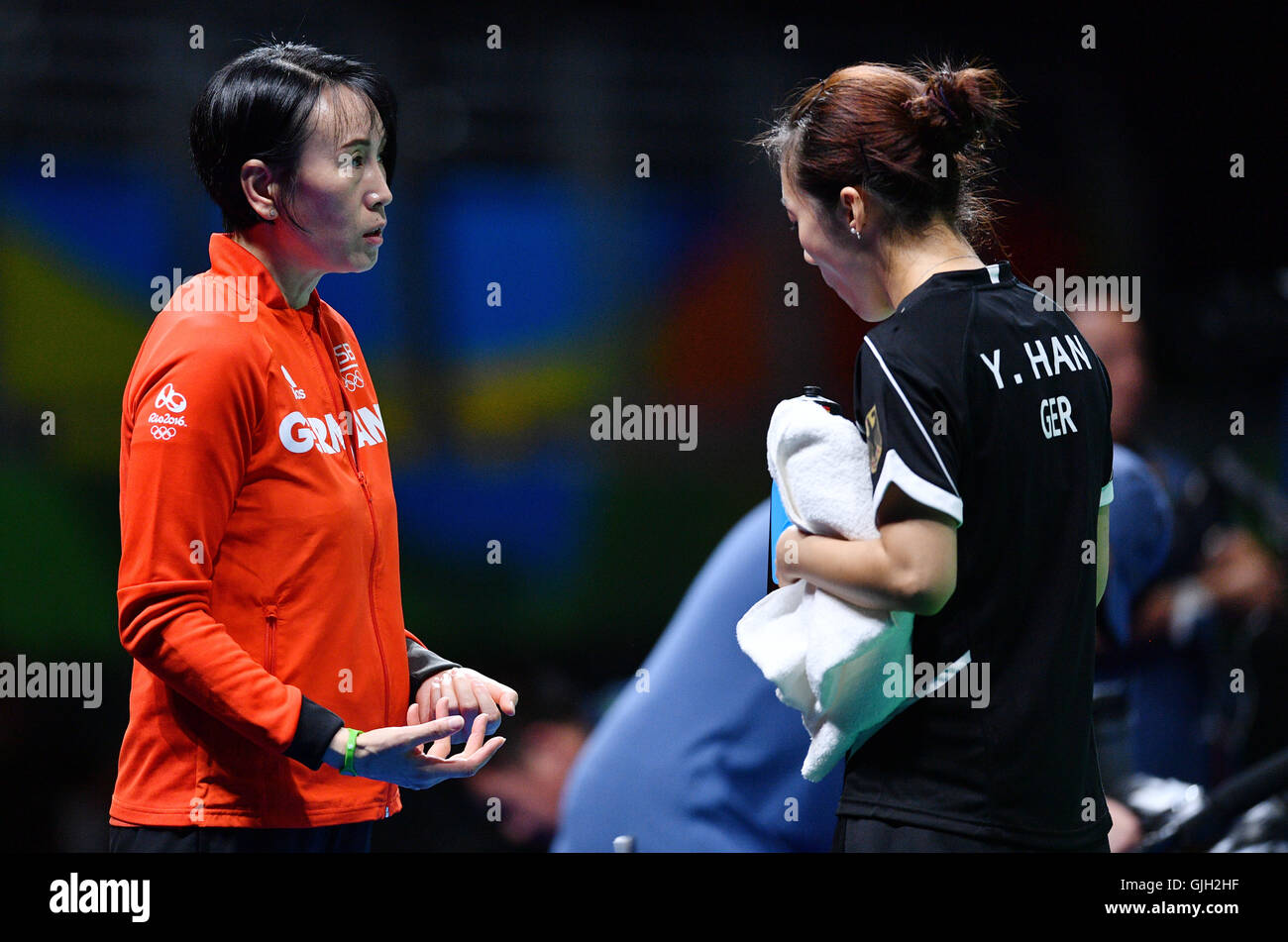 Rio de Janeiro, Brazil. 16th Aug, 2016. Ying Han (R) of Germany talks ...