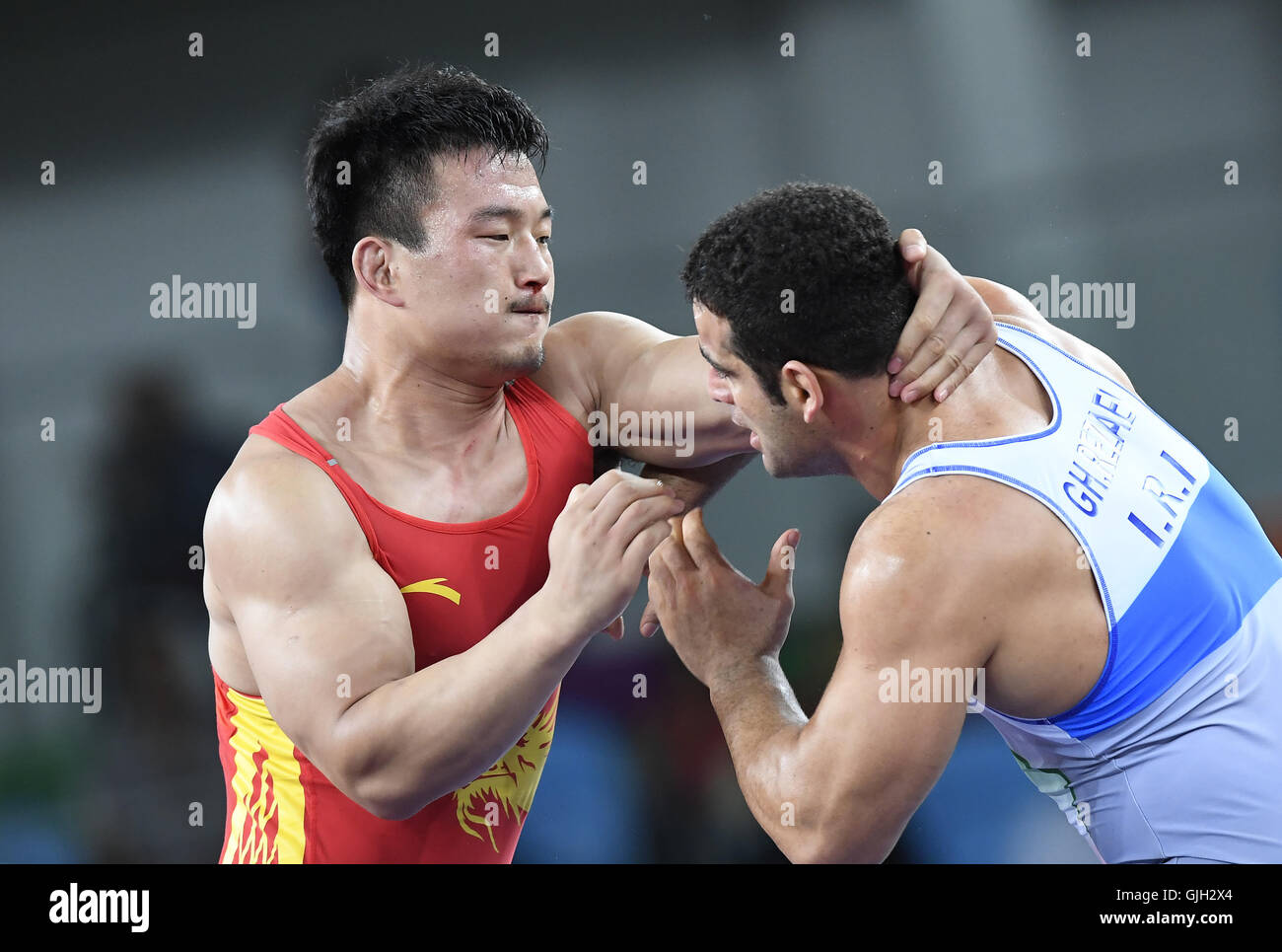 Rio De Janeiro, Brazil. 16th Aug, 2016. China's Xiao Di (L) competes ...