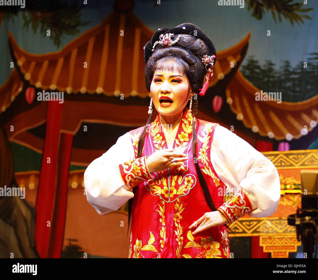 August 16, 2016 - A traditional Chu Chow Opera singer act on stage ...