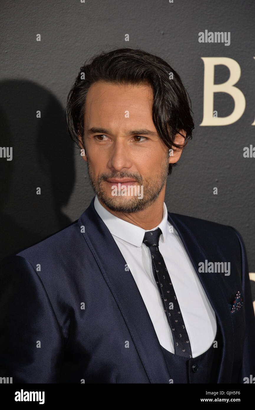 Los Angeles, California, USA. 16th August, 2016. Actor Rodrigo Santoro ...
