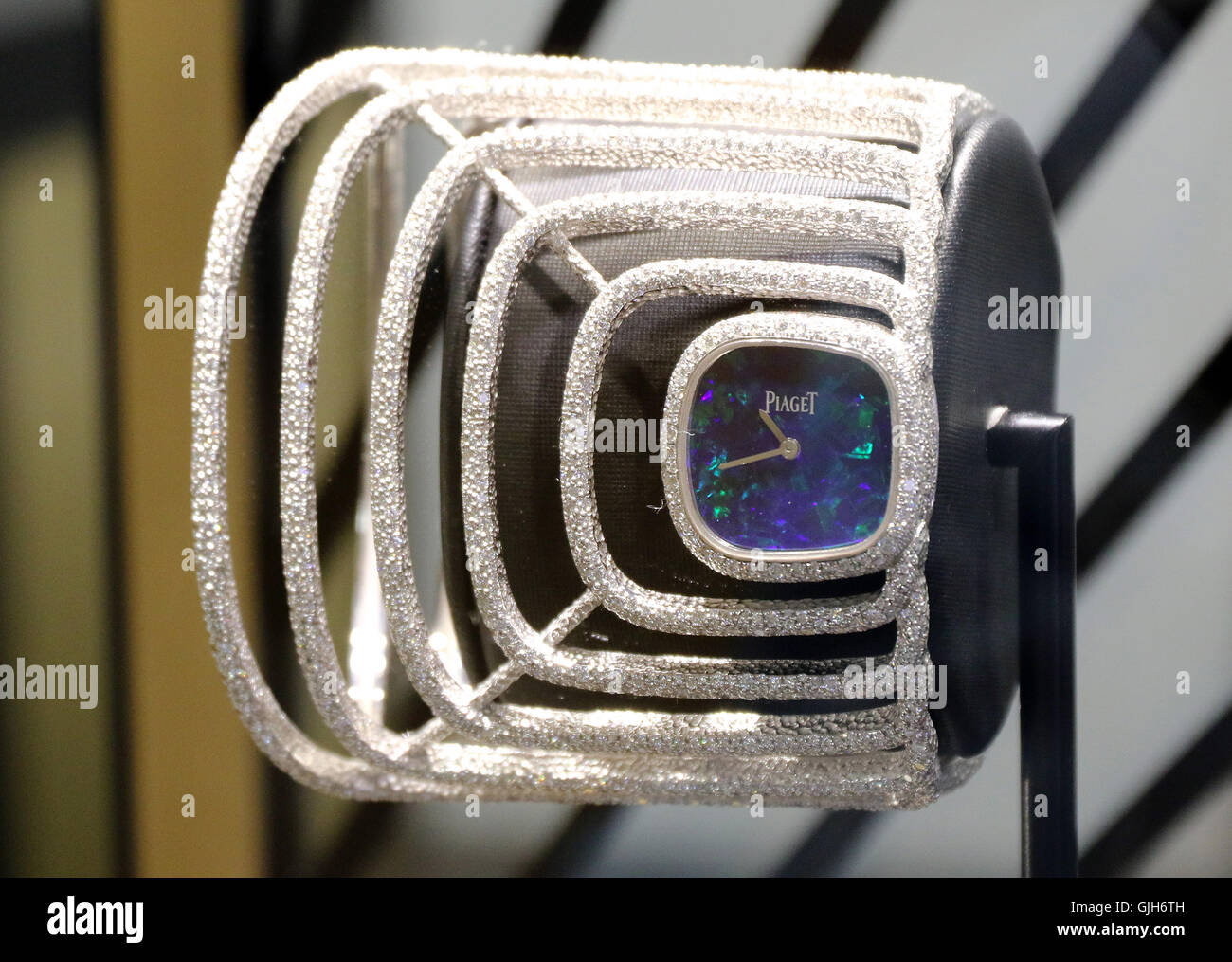 The piaget store on hi-res stock photography and images - Alamy