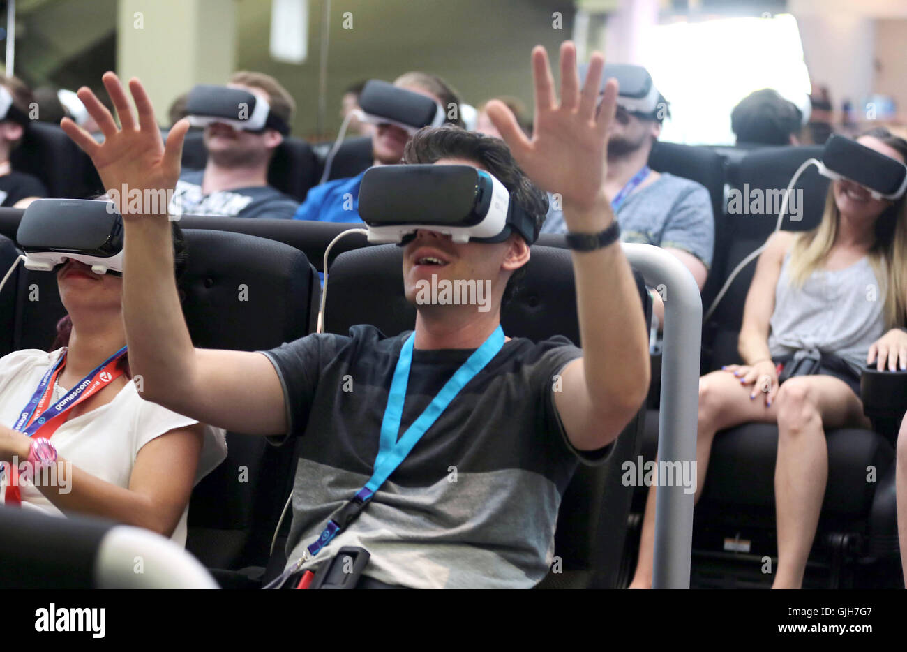 Cologne, Germany. 17th Aug, 2016. Trade visitors with VR glasses from ...