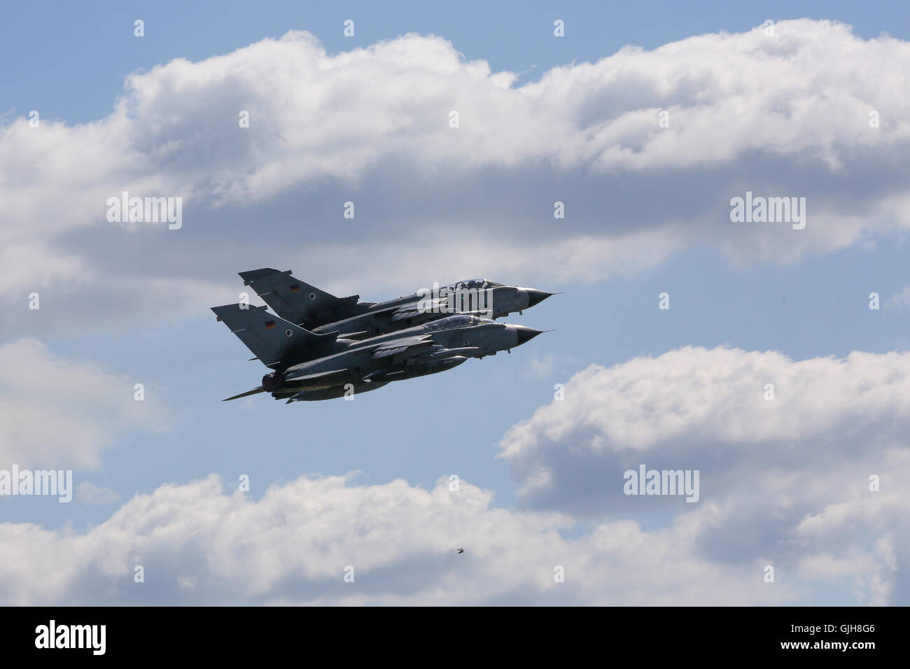 Jagel, Germany. 17th Aug, 2016. Tornado fighter jets starting in Jagel ...