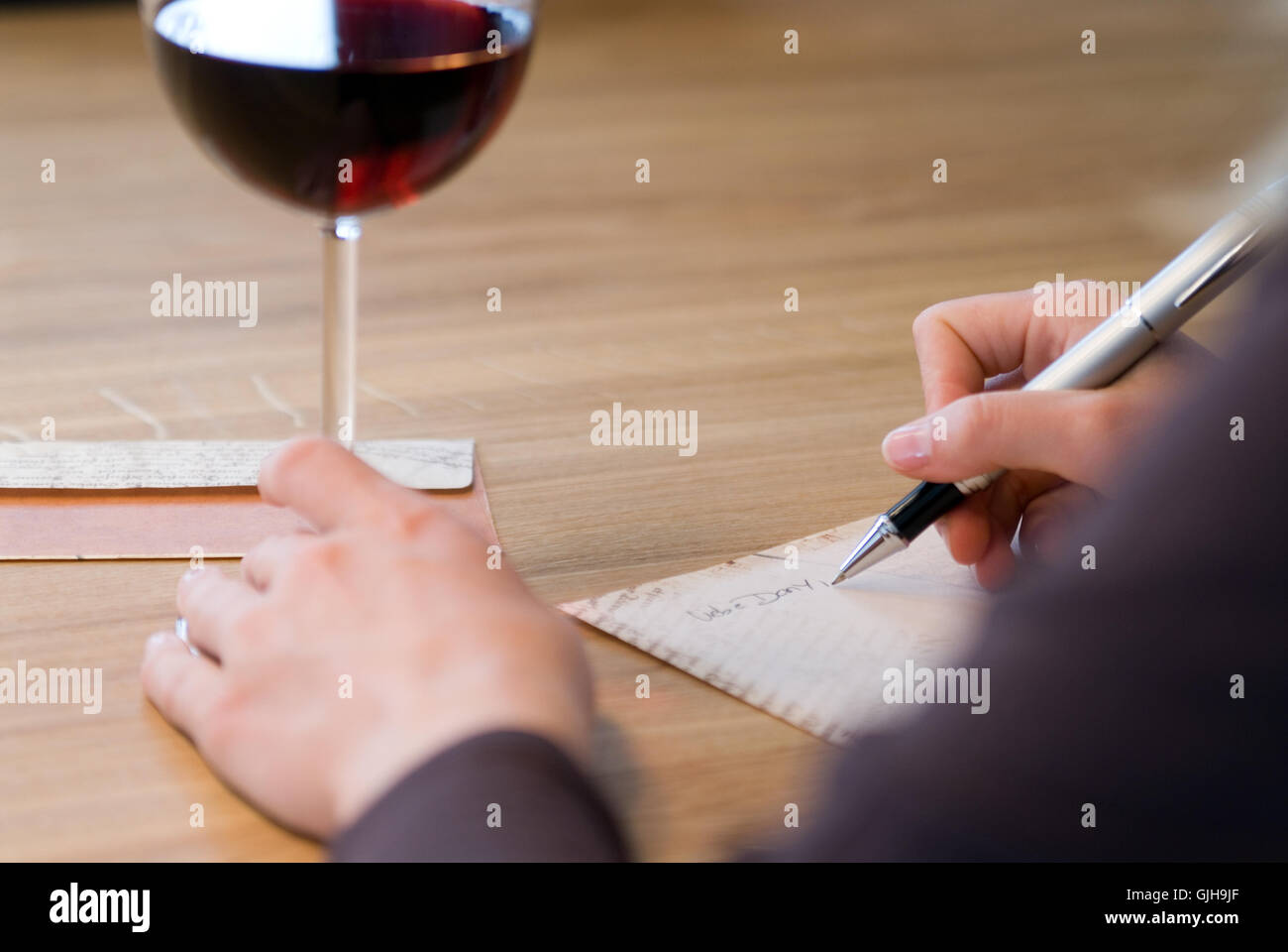 woman hand write Stock Photo - Alamy