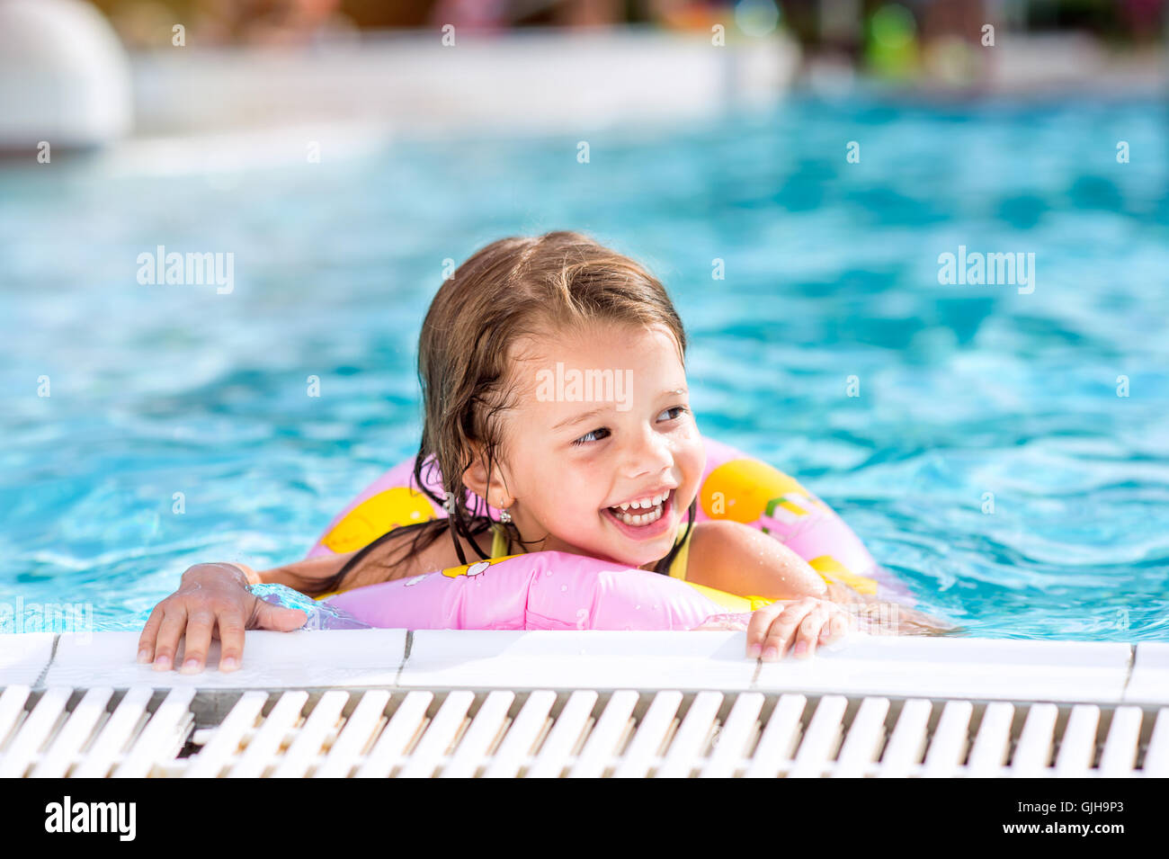 Girl lying in swimming pool. Summer heat and water Stock Photo - Alamy