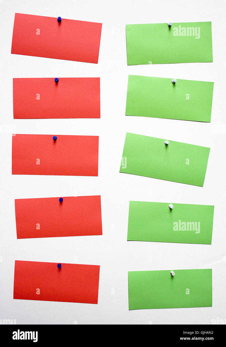 Note slip of paper with pin hi-res stock photography and images - Alamy