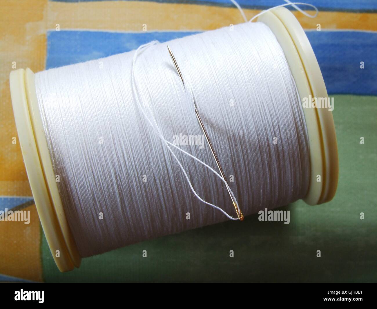 Thread twisting hi-res stock photography and images - Alamy