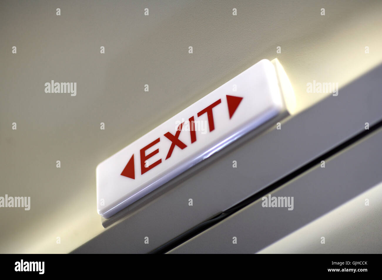 Exit signal hi-res stock photography and images - Alamy