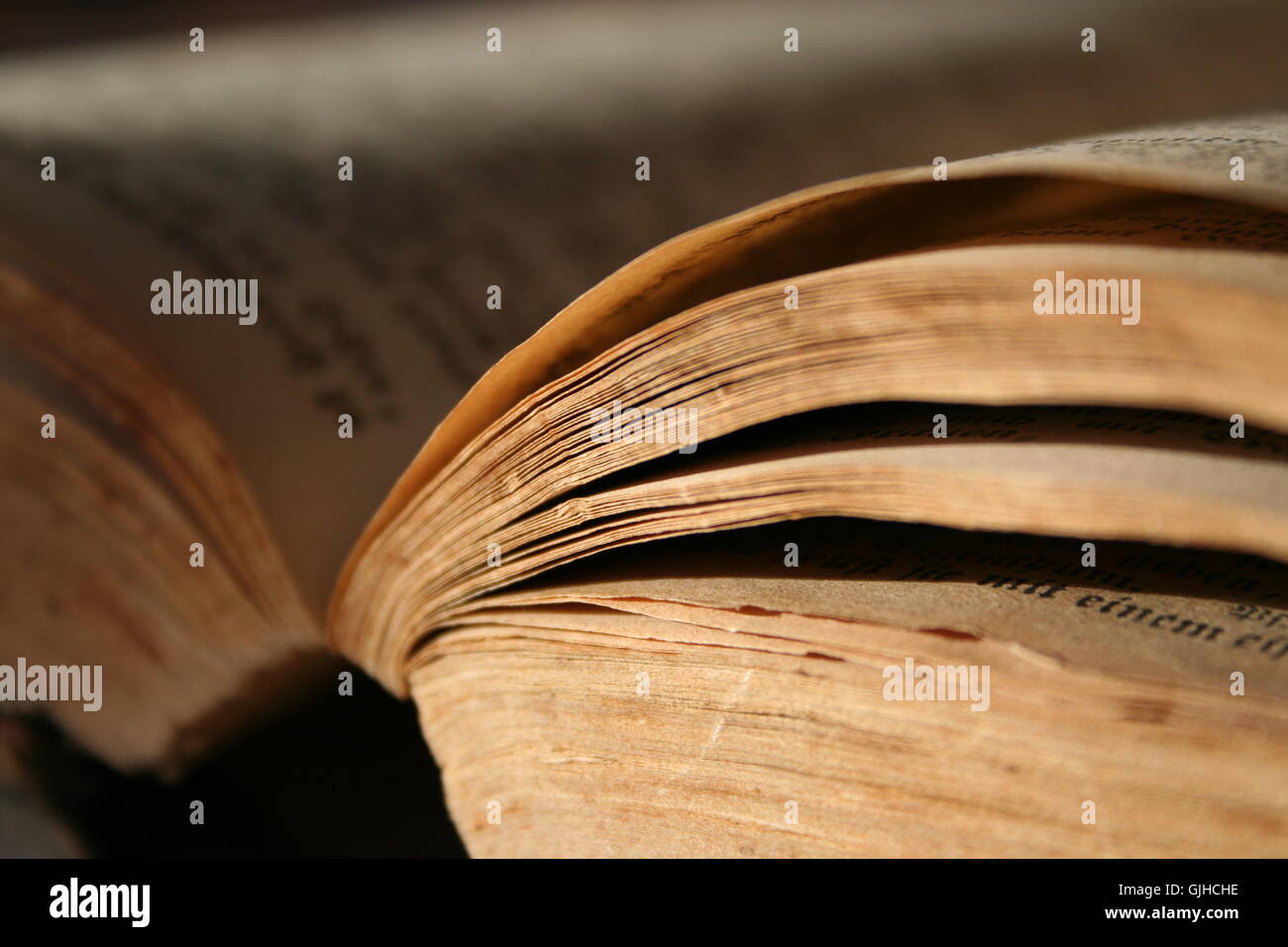 an open book Stock Photo - Alamy