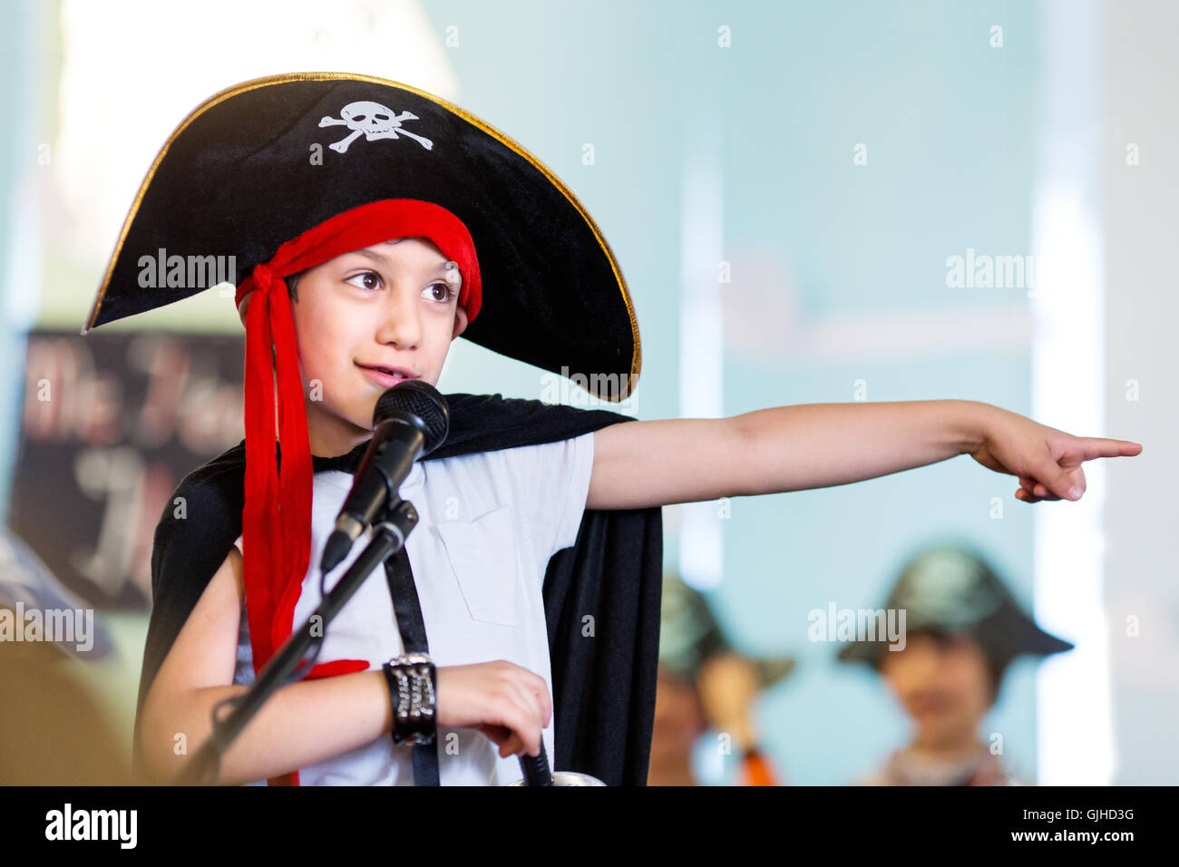 Boy (play or plays or playing) pirate hi-res stock photography and ...