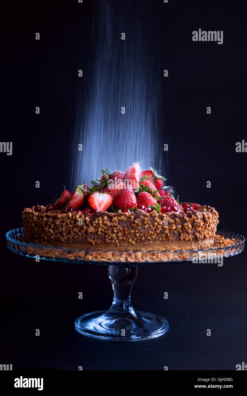 Black cake stand hi-res stock photography and images - Alamy