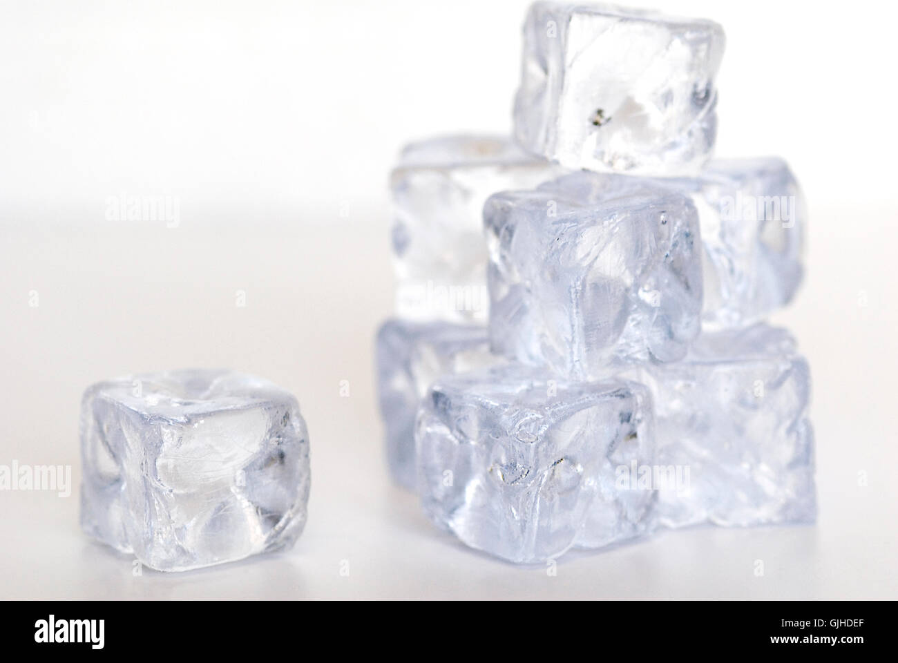 Ice cube tower hi-res stock photography and images - Alamy