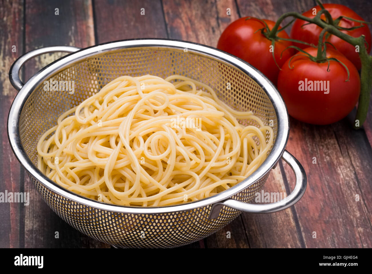 Collander pasta hi-res stock photography and images - Alamy
