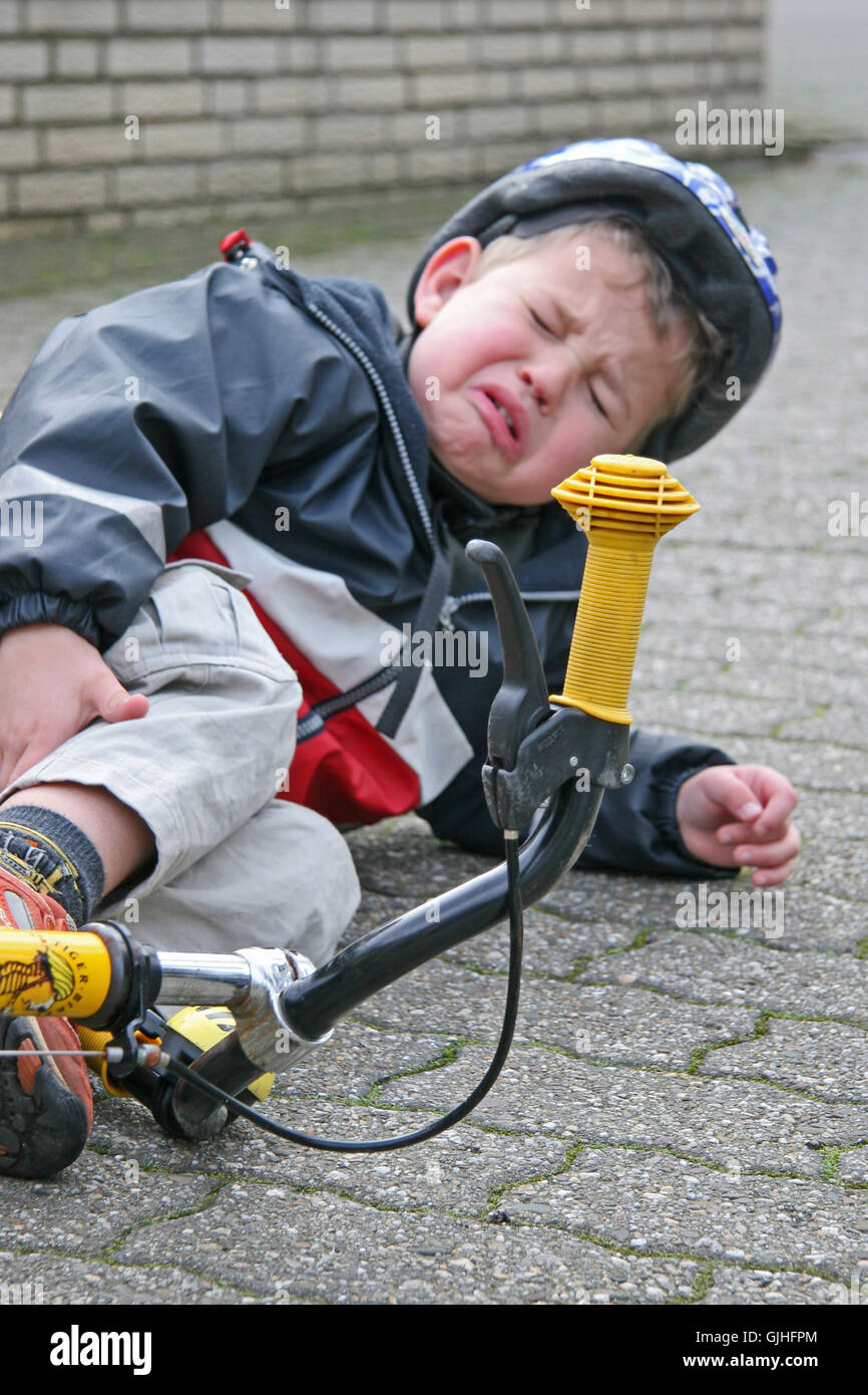 Bicycle child fall accident hi-res stock photography and images - Alamy