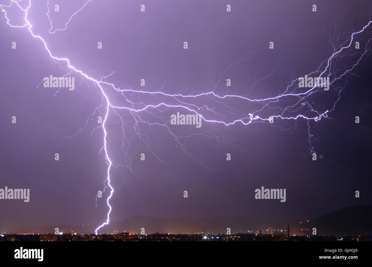 Lightning strike fire hi-res stock photography and images - Alamy