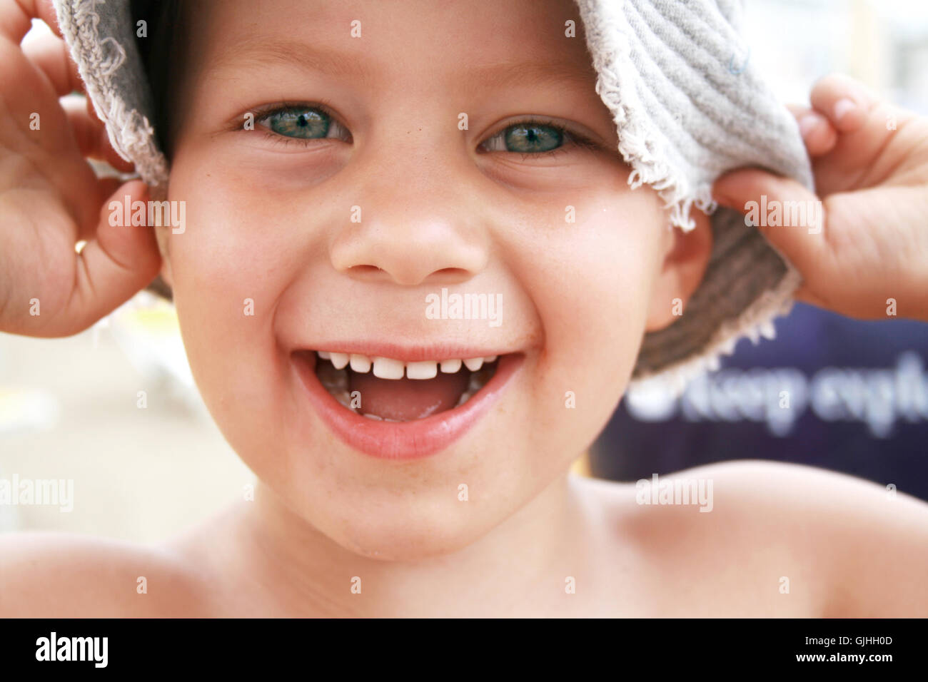 laugh laughs laughing Stock Photo - Alamy
