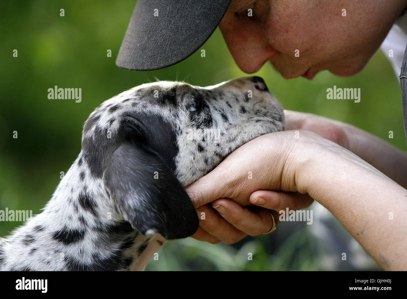 woman look glancing Stock Photo - Alamy