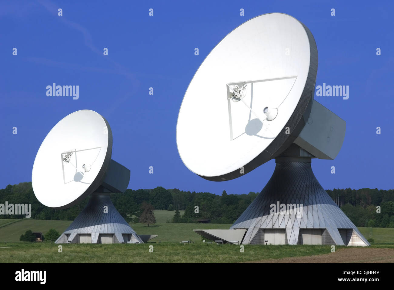 huge satellite dishes Stock Photo - Alamy