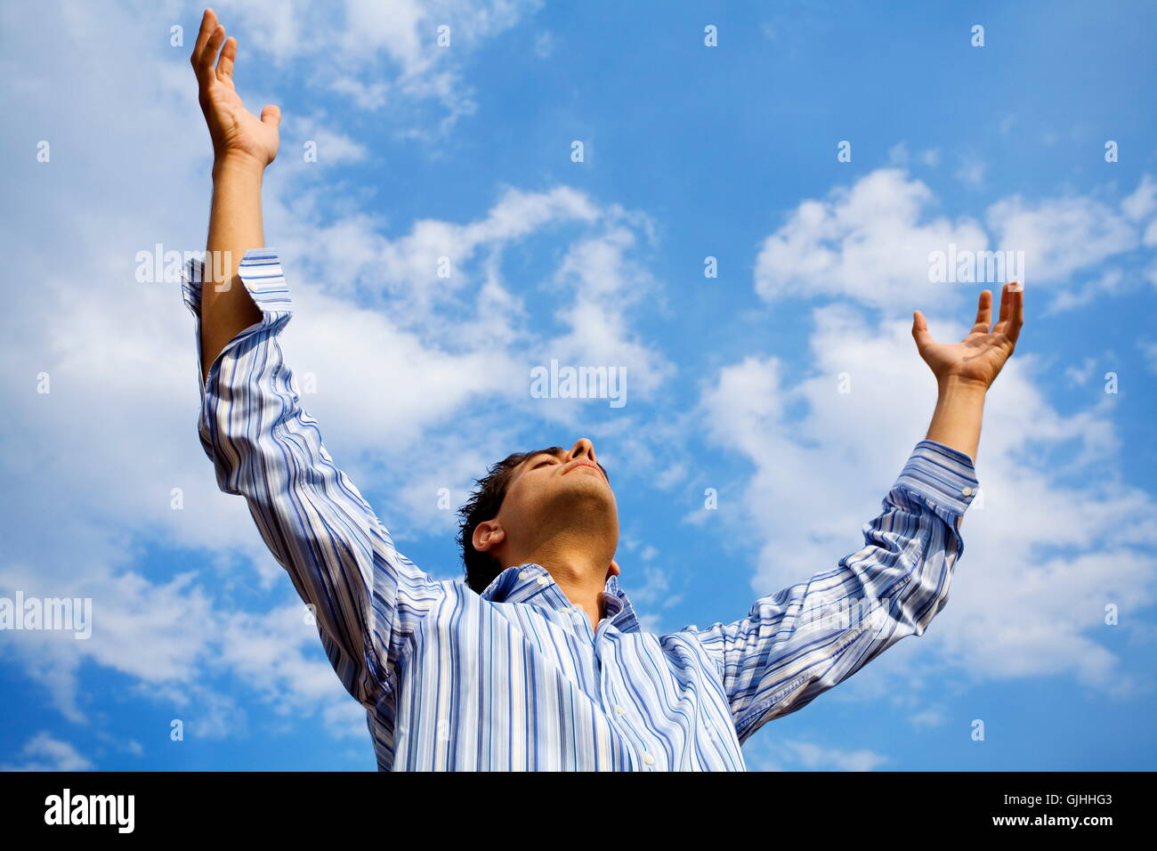 guy looking up to the sky Stock Photo - Alamy