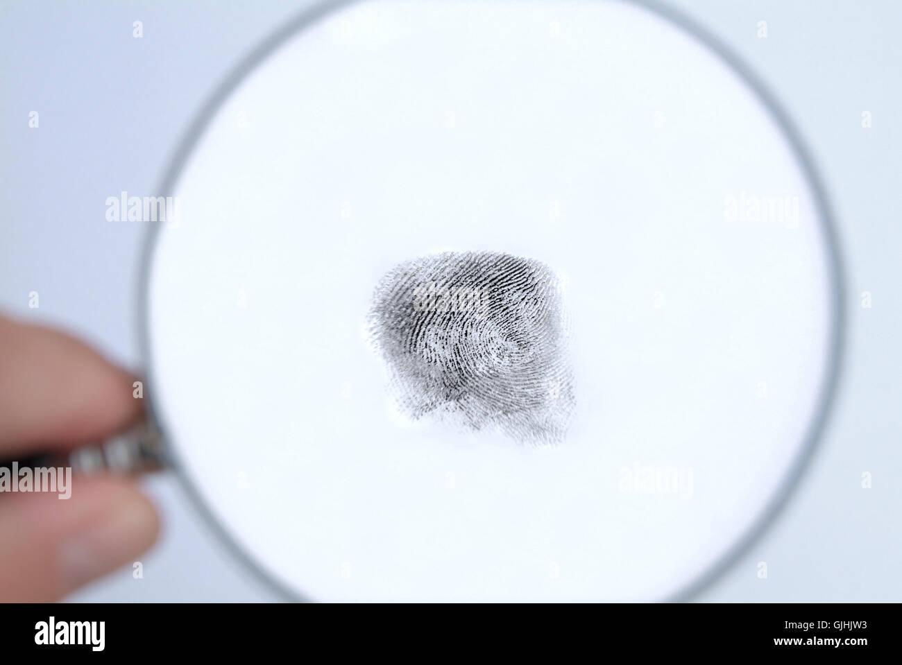 hand search magnifier Stock Photo - Alamy