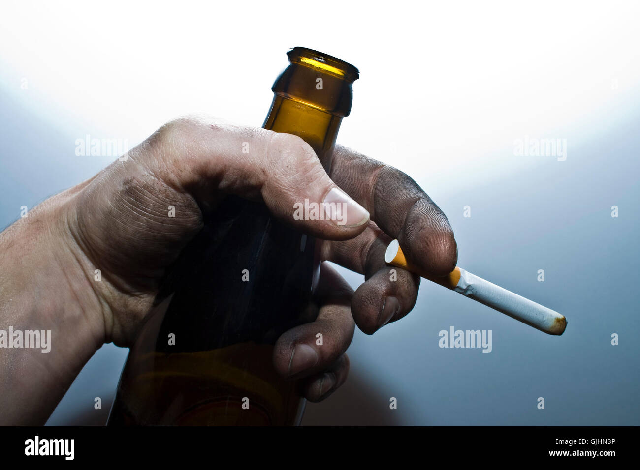 cigarette hand finger Stock Photo - Alamy