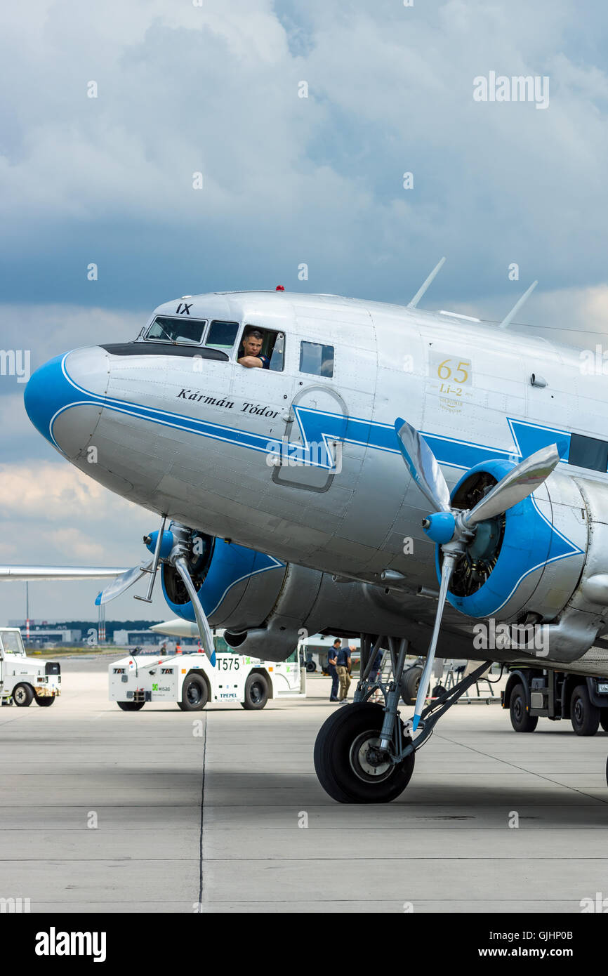 Li 2 aircraft hi-res stock photography and images - Alamy