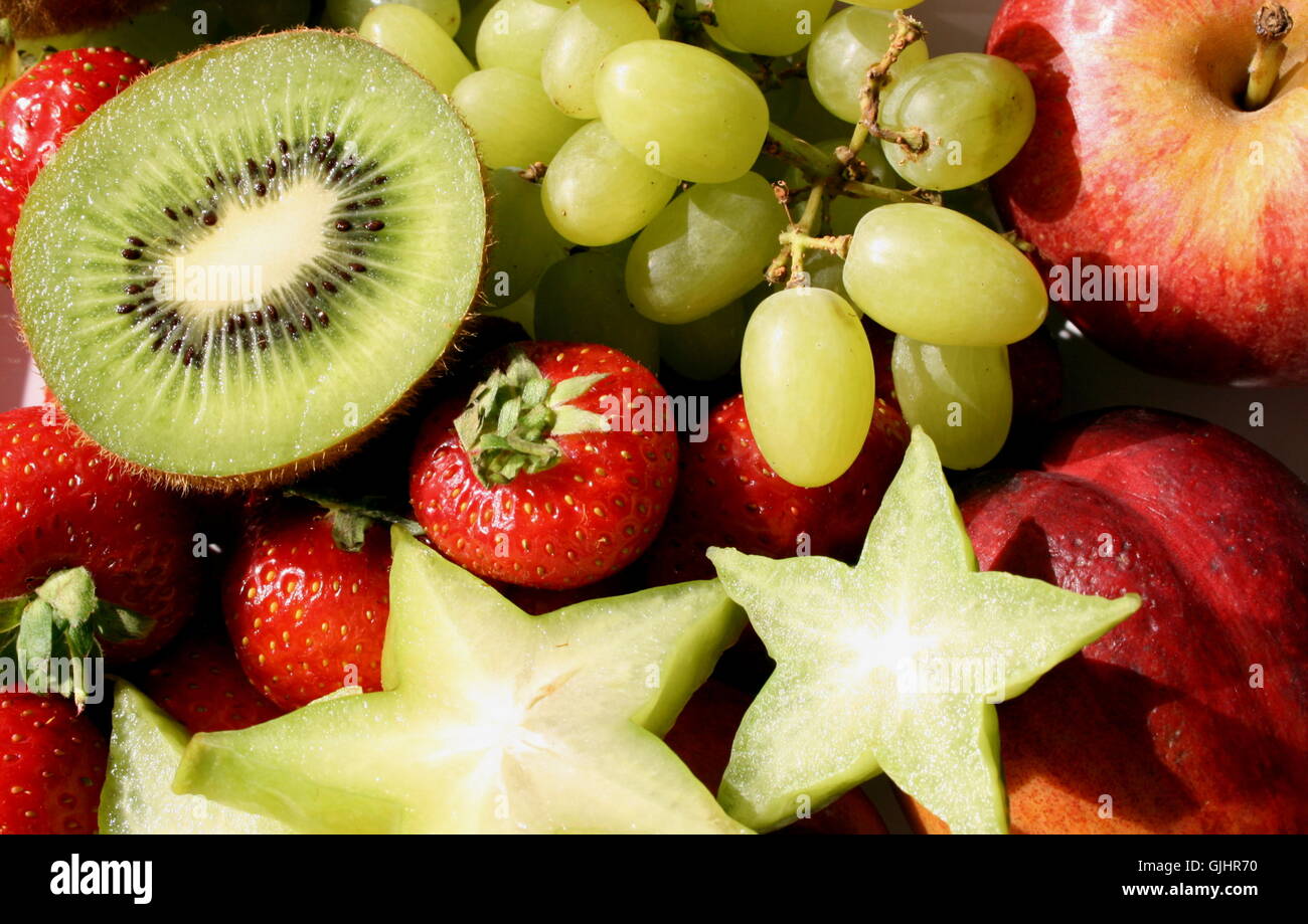 Red coloured fruits hi-res stock photography and images - Alamy
