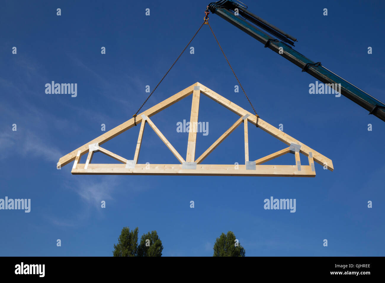 Roof truss lifting hi-res stock photography and images - Alamy