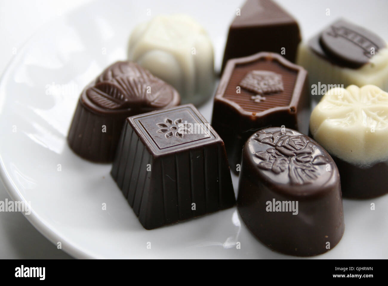Black chocolates hi-res stock photography and images - Alamy