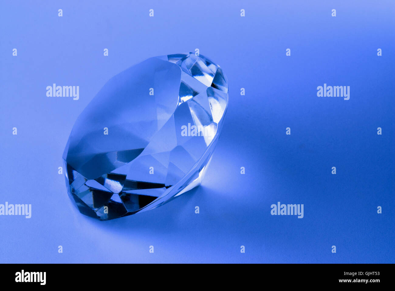 Light refraction diamond hi-res stock photography and images - Alamy