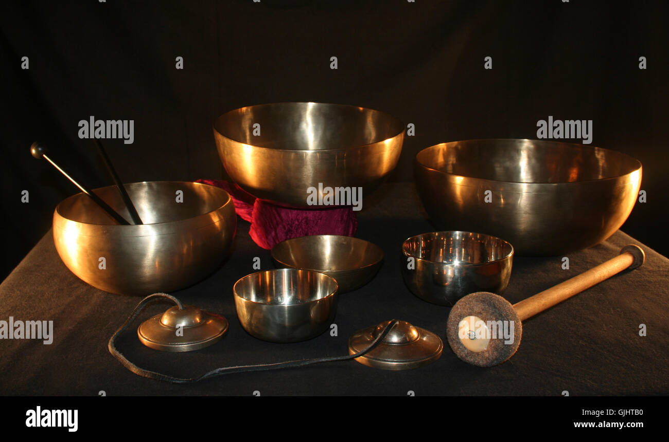 Harmonic singing hi-res stock photography and images - Alamy