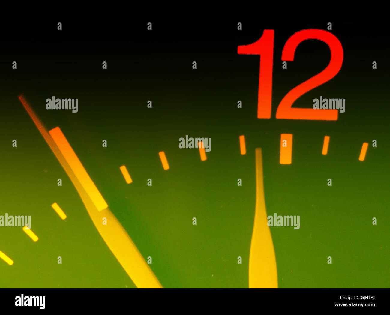 55 green five clock dial digit twelve hi-res stock photography and ...