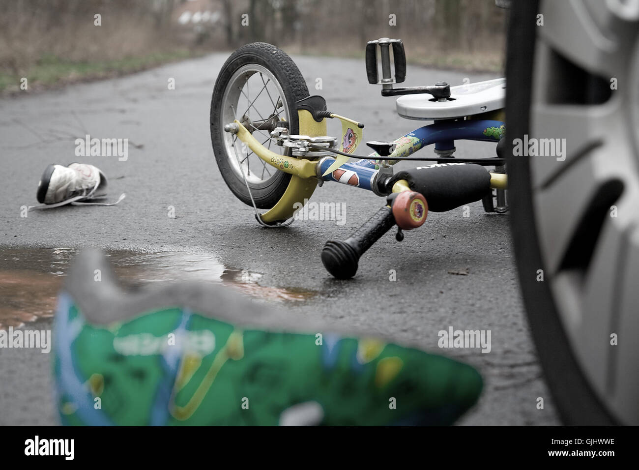 Bike wrecks hi-res stock photography and images - Alamy