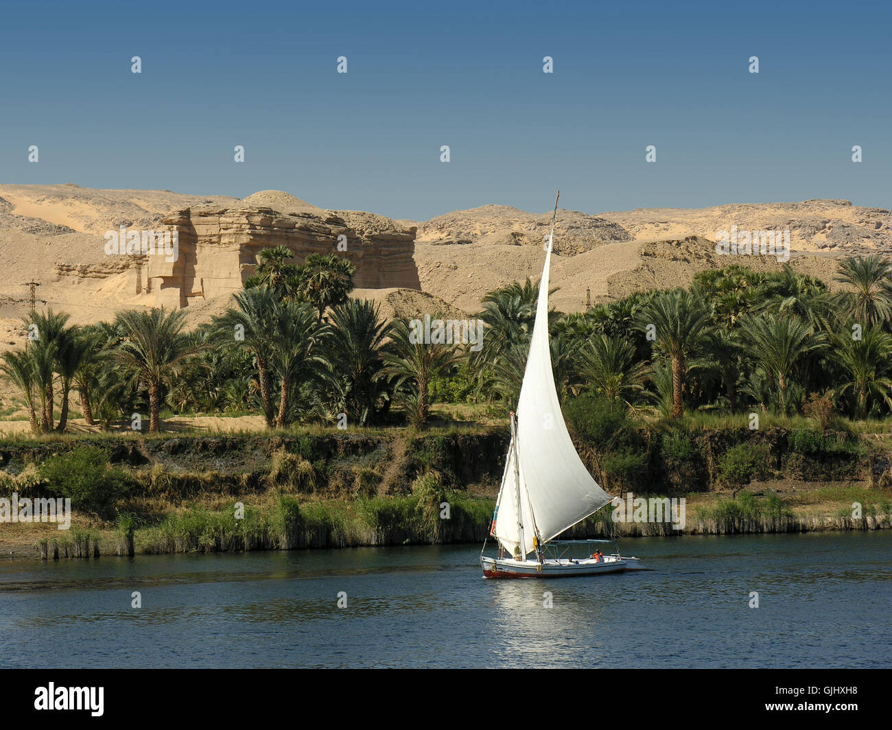 Reed boat sail nile hi-res stock photography and images - Alamy