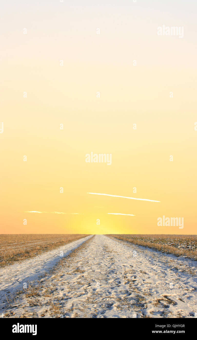 Path and horizon hi-res stock photography and images - Alamy