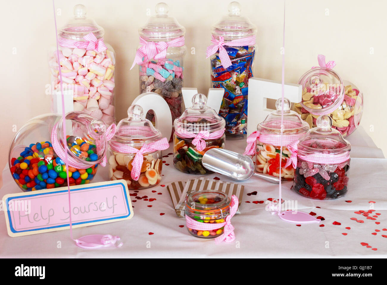 Jars of sweets hi-res stock photography and images - Alamy