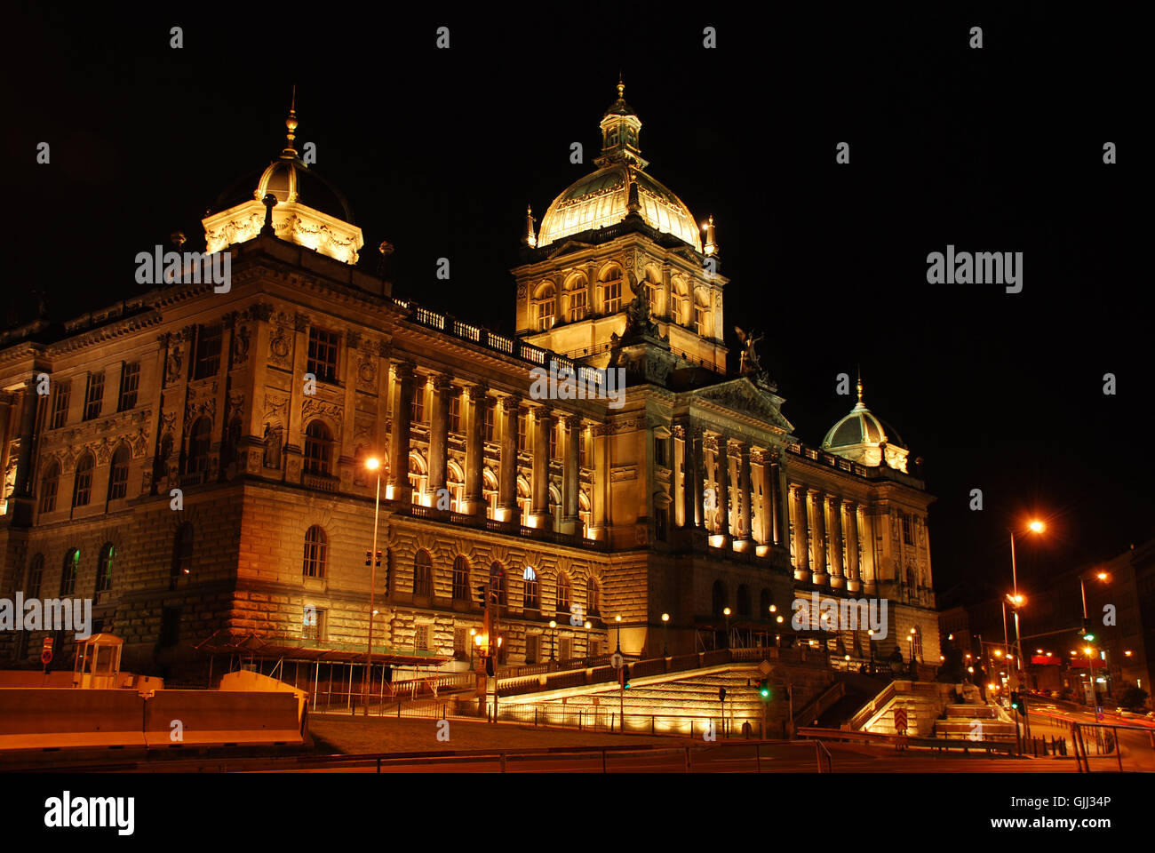 night nighttime museum Stock Photo - Alamy