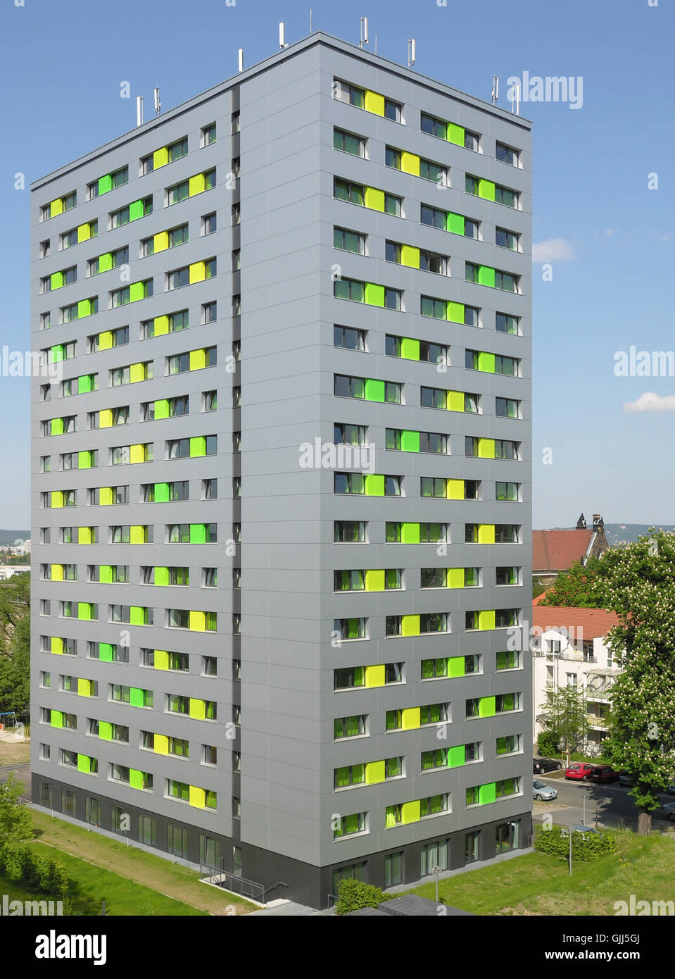 Silver building facade hi-res stock photography and images - Alamy