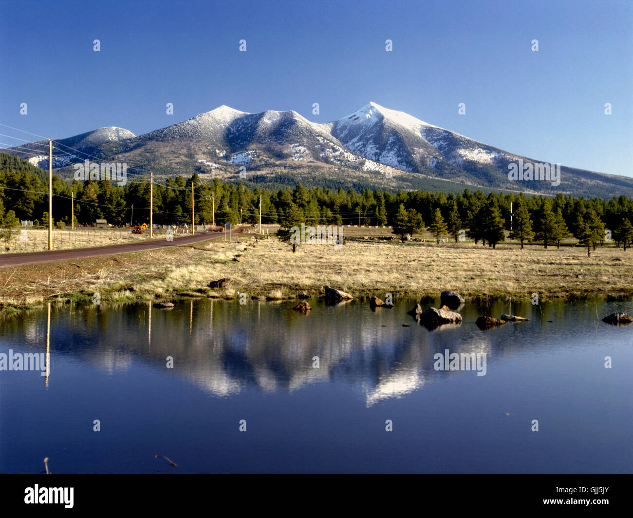 mountains reflection peaks Stock Photo - Alamy