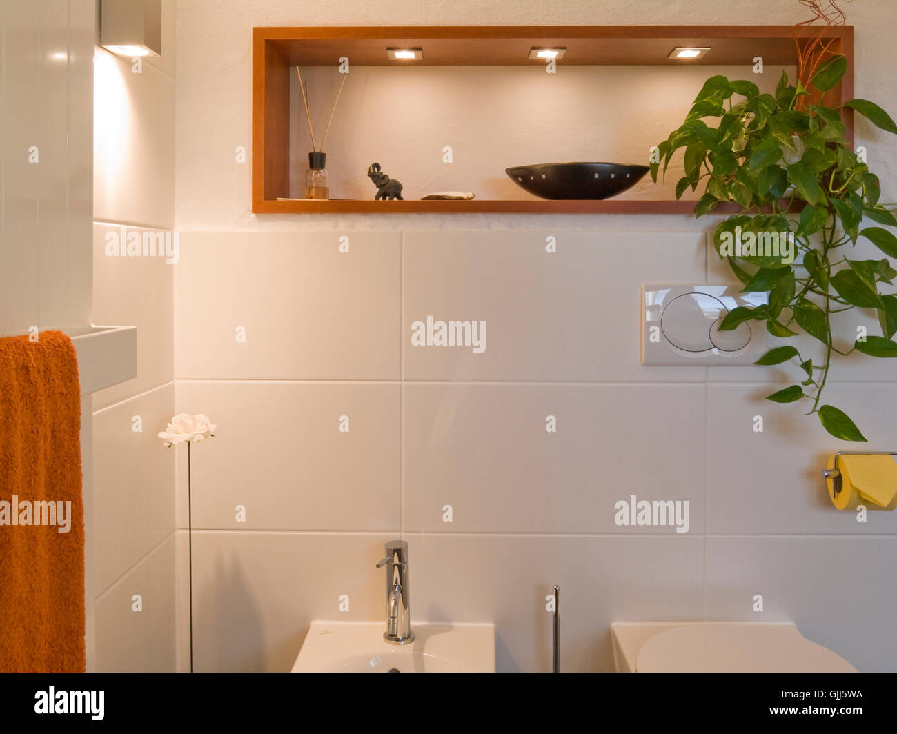 bad modern toilet bidet shelf frontal Stock Photo - Alamy